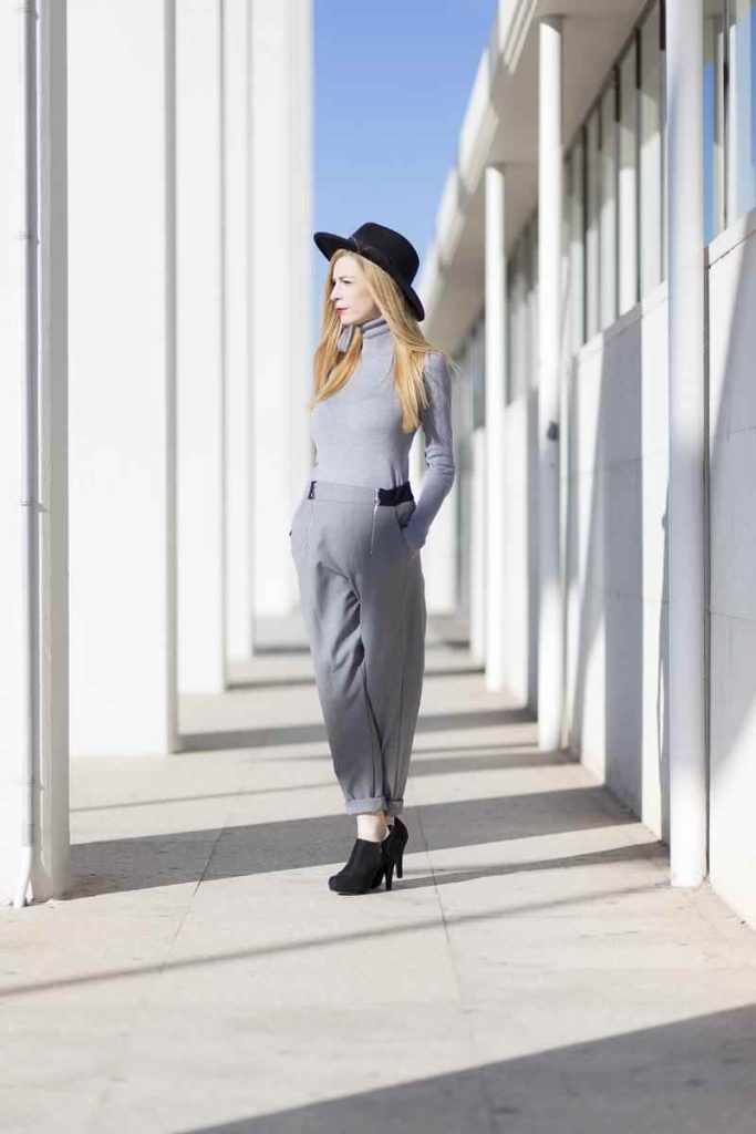 Grey casual look